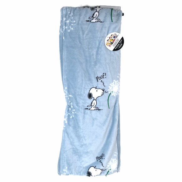 Peanuts | Bedding | Peanuts Snoopy Blowing A Dandelion Throw Blanket ...